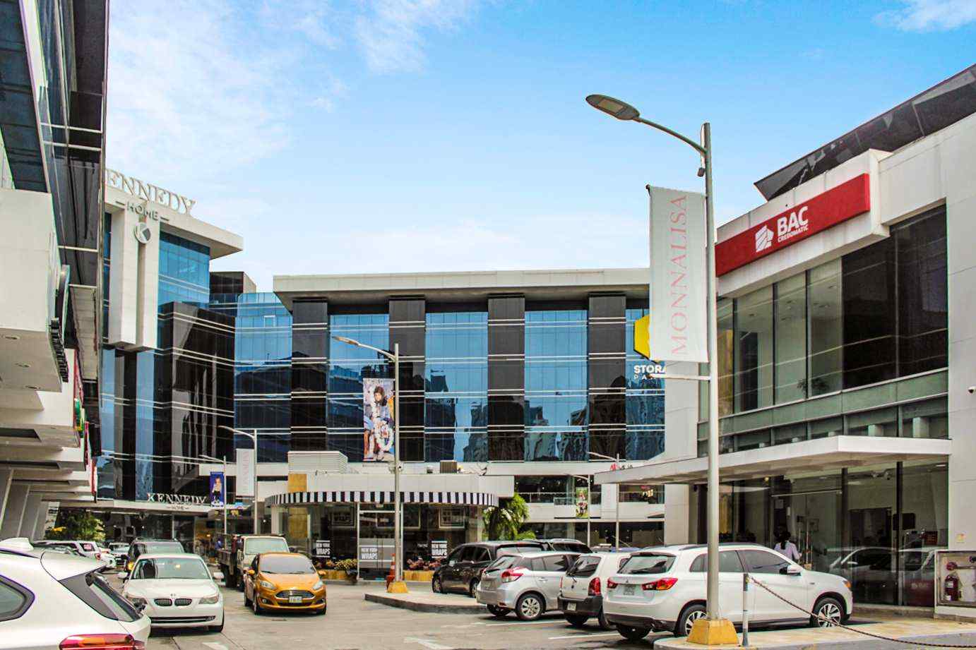 Street Mall Plaza Comercial - F&F Properties